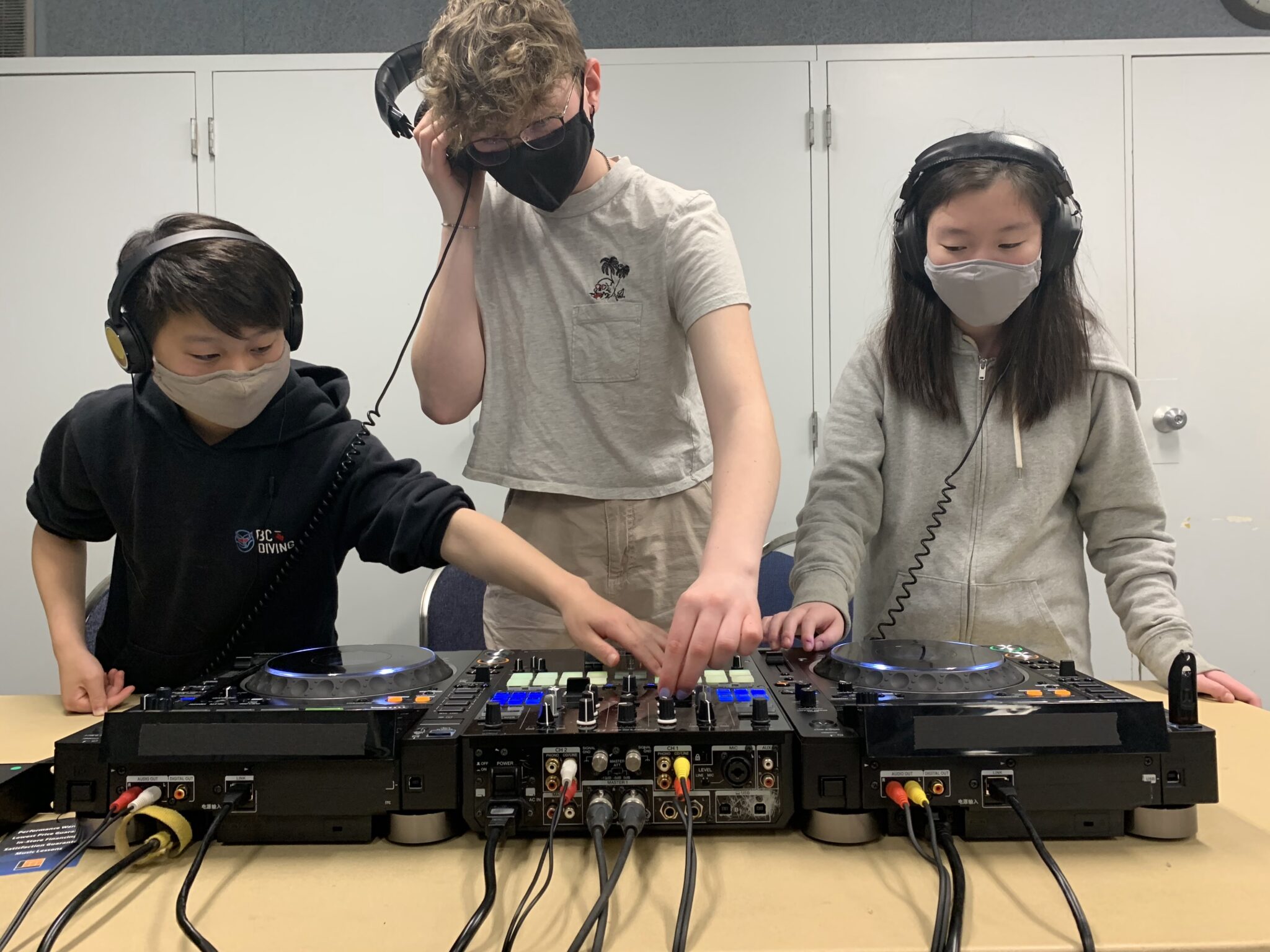 Middle School Students learn to DJ - AGGV Magazine